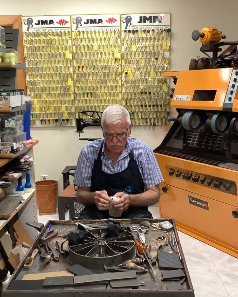 Taller de reparació - Calçats Muns | Sabateria Manlleu, Osona (vic ...